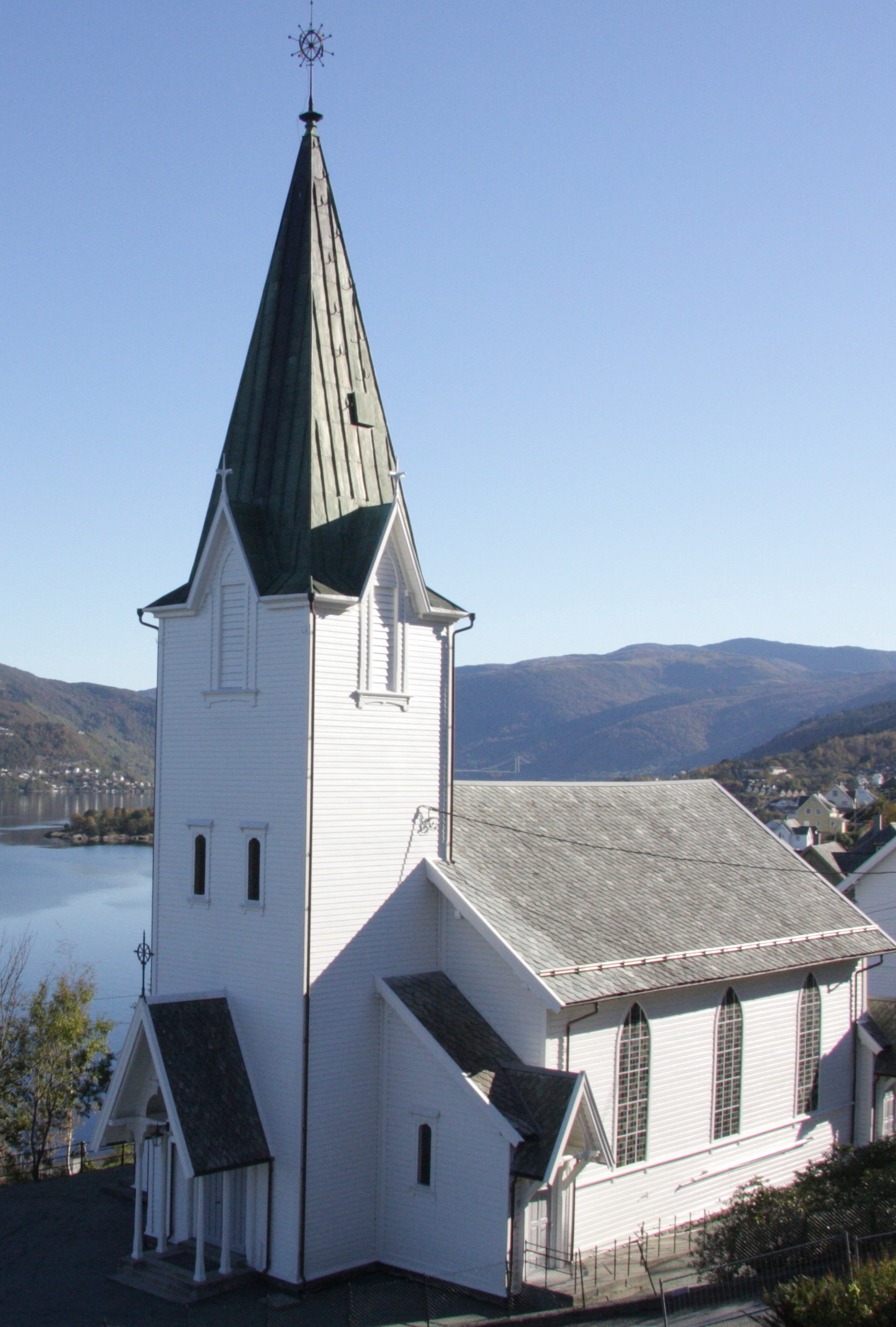 Ytre Arna kyrkje - Ytre Arna kyrkjelyd